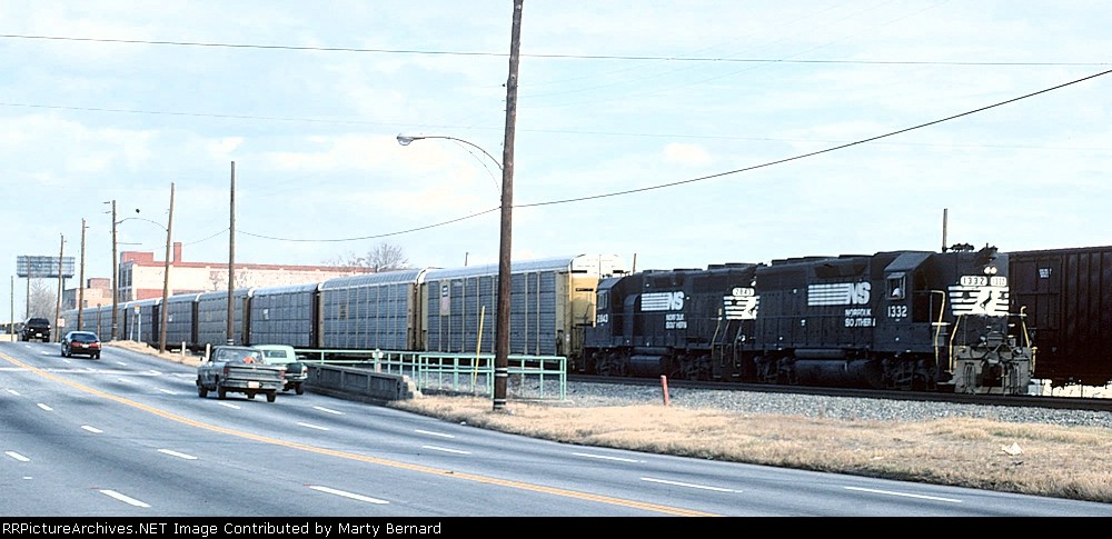 NS 1332 and 2843 Lead Racks